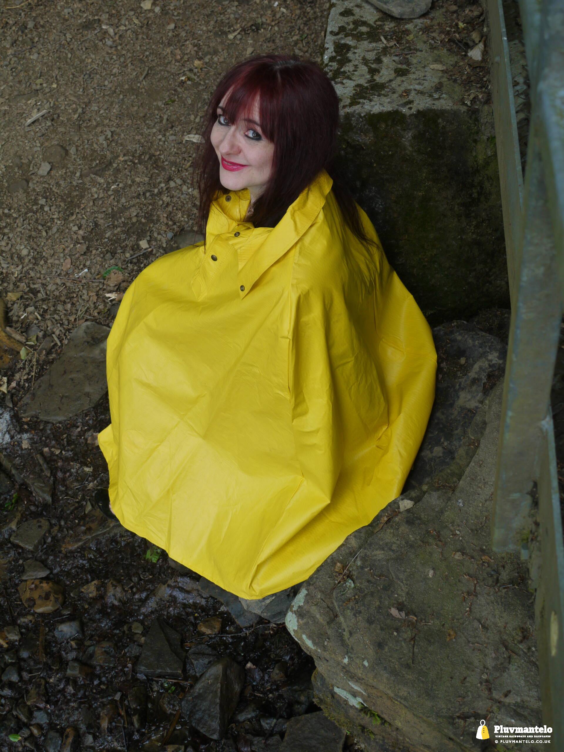 Yellow and Yellow - Pluvmantelo: vintage, classic and modern rain capes and raincoats